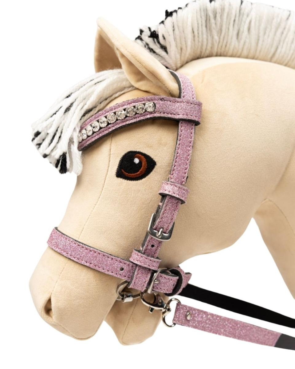 Hobby Horse – Three Horses SIA